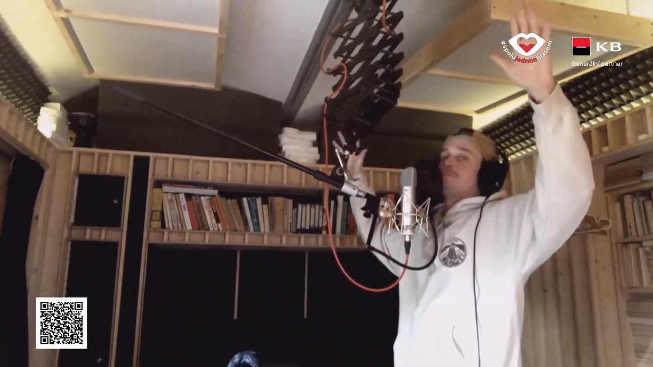 Všichni ruce nahoru. Český rapper Paulie Garand a jeho koncert zdarma ...